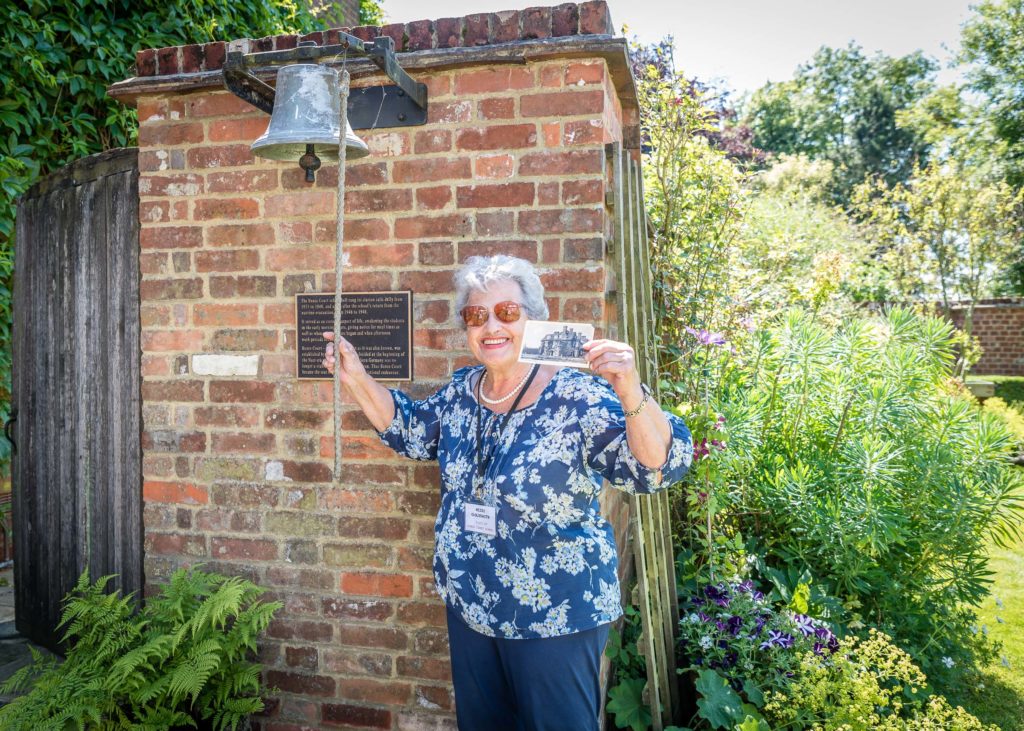 Tante Anna remembered at Bunce Court - AJR