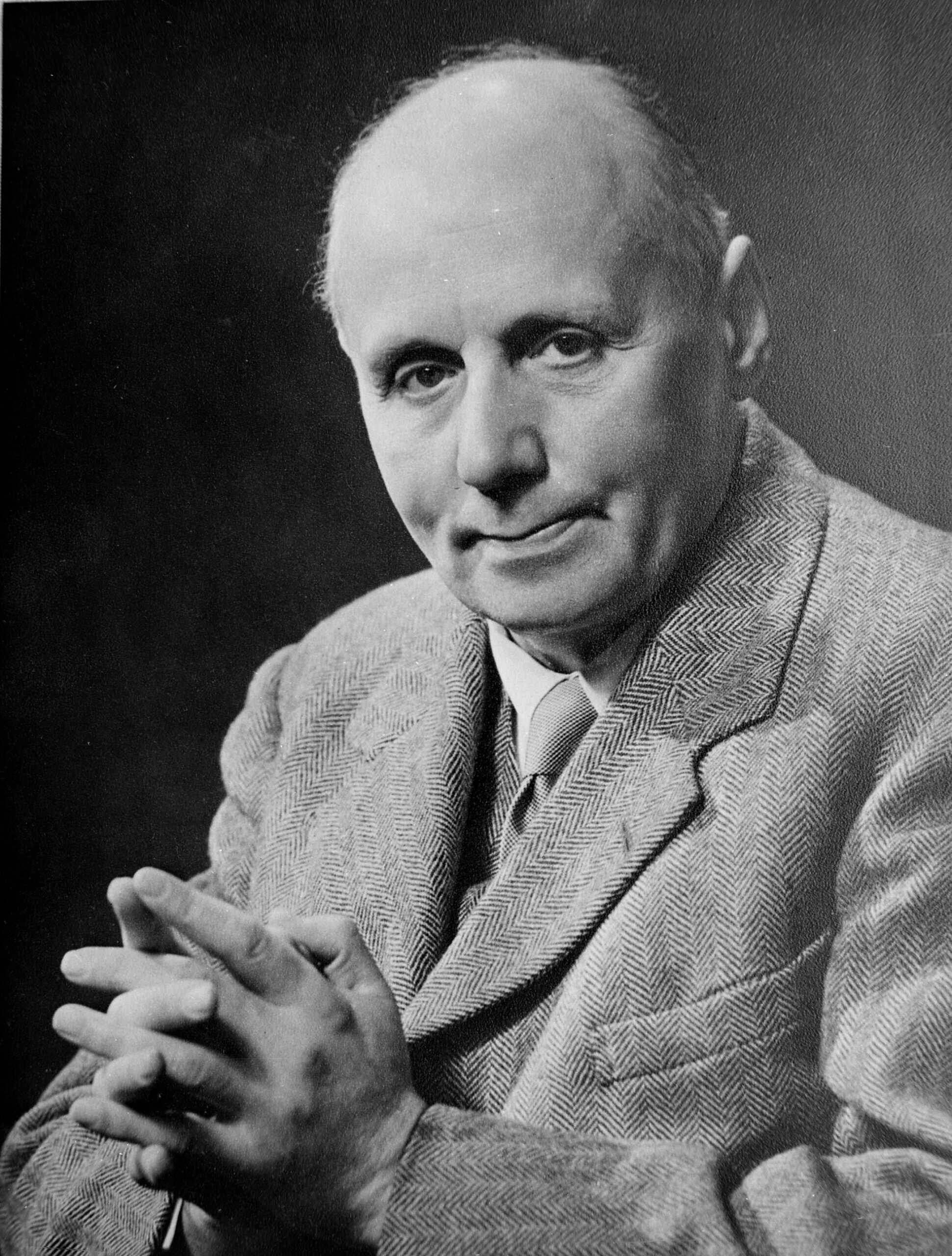 AJR Blue Plaque honours Kurt Hahn at Gordonstoun - AJR